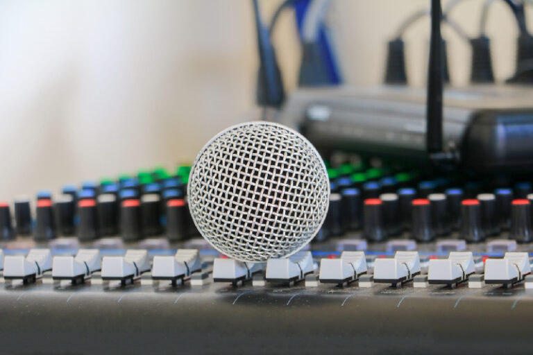 Unlocking Flexibility- The BR-DTS-BU-C/D Wireless Conference System for ...